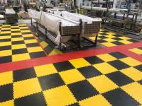China Textured PVC Interlocking Garage Floor Tiles 498×498×6.5mm Anti-UV Anti-Aging Anti-Impact for sale