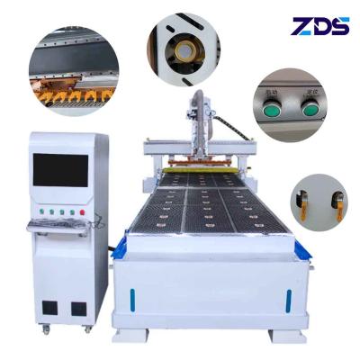 China 1325 Auto Tool Change Woodworking CNC Router Wood Carving CNC Router For Cabinet for sale