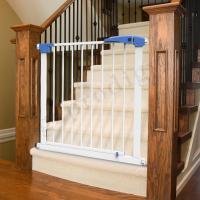 China EN17 Doorways Heavy Duty Baby Gate , Detachable Extra Wide Pressure Safety Gate for sale