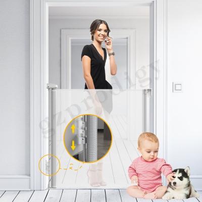 China Extra Wide 140 Inch Retractable Gate Mesh Barrier Expandable Gate For Stairs for sale