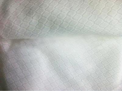 China Embossed 70gsm White Spunlace Nonwoven Wipes Non Woven Fabric Roll for sale