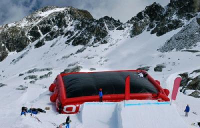 China Customzied Air Bag Outdoor Inflatable Toys For Snowboard Game for sale