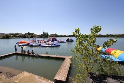 China Resort Adventure Inflatable Waterpark Tremplins Water Jump - Lac - Arroques for sale