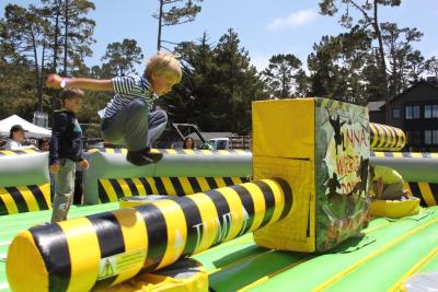 China Custom Tarpaulin Inflatable Wipeout Obstacle Course Meltdown Game Machine for sale
