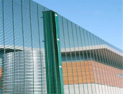 China Safe Fashion Design Wire Mesh Garden Fence Long Use 50mm 75mm 100mm 150mm 200mm for sale
