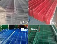 China 3D Curved Steel Wire Mesh Fence 50mm Rectangle Hole Type Farm For Animal Feed for sale