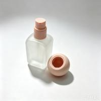 China Rectangle Glass Emulsion Pump Spray Bottle with Screen Printing 100 mL Capacity for Skin Care and Cosmetics for sale