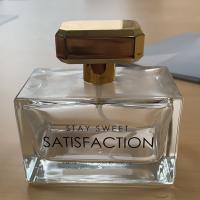 China 100ml Luxury Square Glass Perfume Bottles Various Color Durable For Make Up Packaging for sale