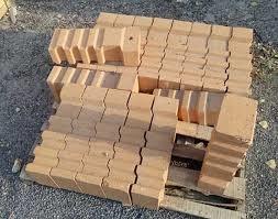 China Rectangular Red Fire Resistant Bricks 230x114x65mm for Industrial Furnaces with ≤22% Porosity and 2.3-2.5g/cm³ Density for sale