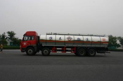 China Chemical Liquid Tank Truck 24700L 8x4 Fuel Storage High Performance FAW Chassis for sale