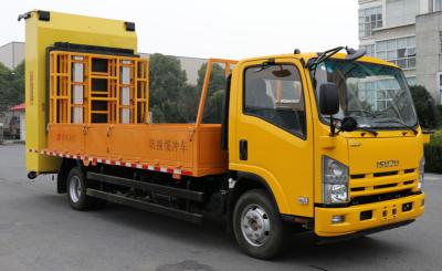China Truck Mounted Attenuator 4HK1-TC51 Engine 8050x2450x3900mm Highway Safety Crash Cushion for sale