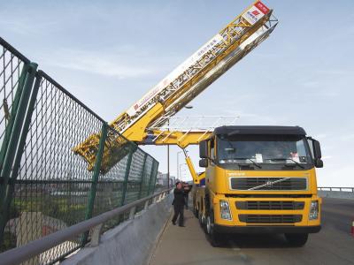 China Platform Type Mobile Bridge Inspection Unit Truck Chassis 309 KW 420 HP 8x4 for sale