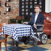 China KSM-501P Folding Electric Wheelchair 24V 250W Motor 150kg Capacity 15-25km Range for sale