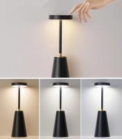 China Metal Nightlight Bedside Lamp Wireless Rechargeable Table Lamp for Bedroom Decoration for sale