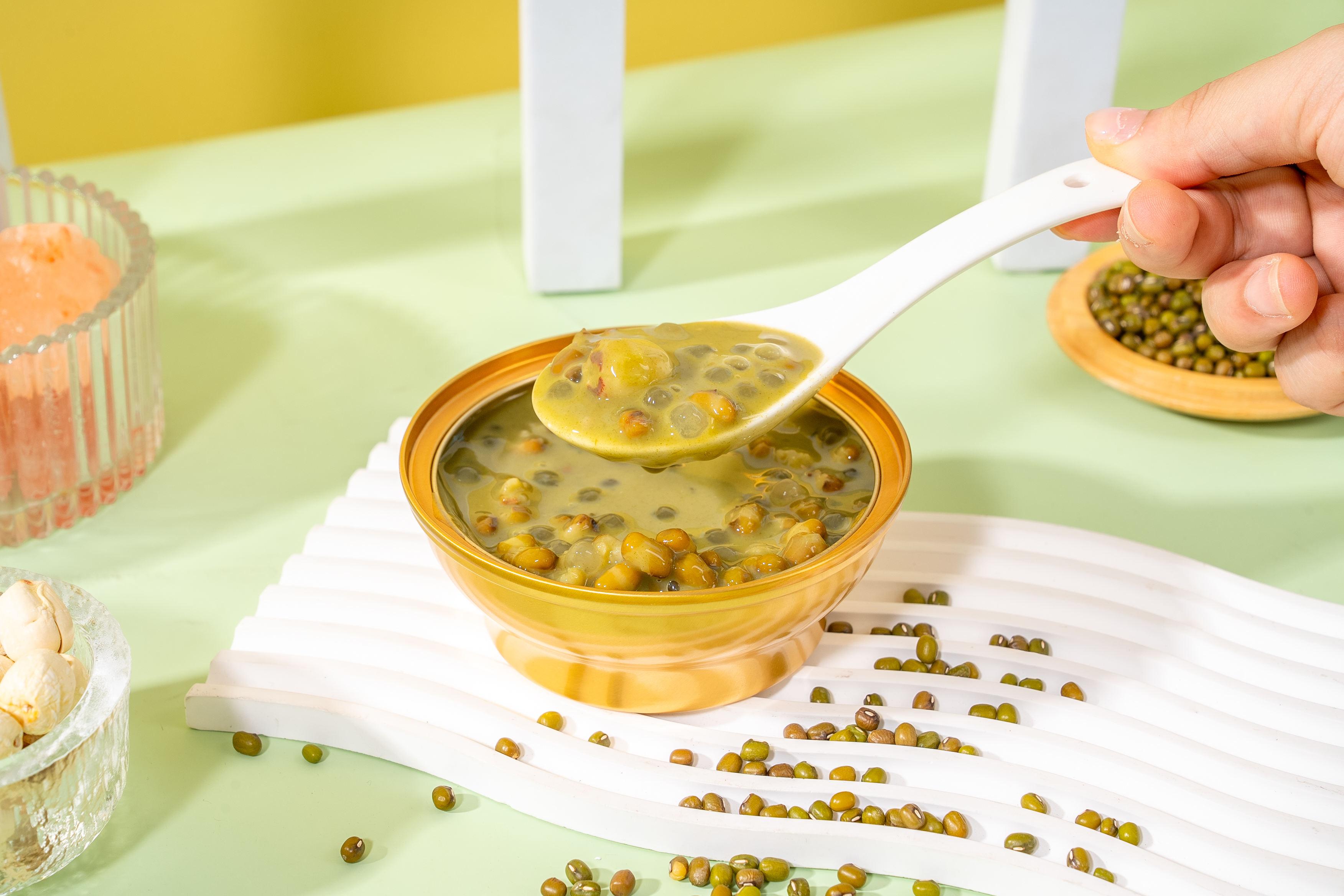 Natural Herbal Ingredients for Pandan Mung Bean Dessert