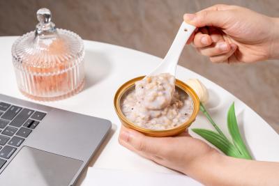 China Suitable for All Ages Thick Coconut Birds Nest Porridge Using Genuine Birds Nest to Deliver Healthy and Tasty Nutrition for sale
