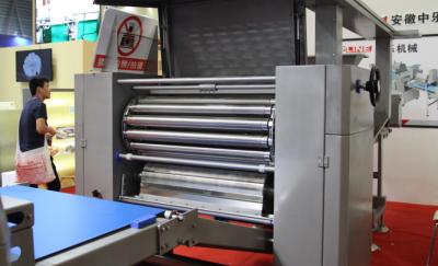 China Siemens PLC Puff Pastry Paratha Making Machine 2 Sets Laminating Devices 900mm for sale
