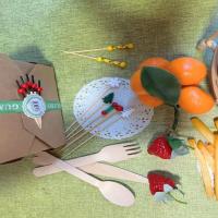China Customized Disposable Economic Friendly Kraft Paper Food Container Takeout Box With Bamboo Pick Set for sale