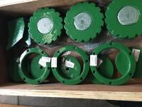 China Client Specification Standard Casting Alloy Steel Distributor Plate for Barmac B6100 VSI Crusher Parts for sale