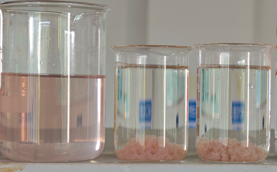Red aluminum anodizing wastewater before treatment and clarified samples after BWD-01, PAC and anionic PAM jar testing