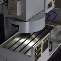 China CNC Vertical VMC Milling Machine Center High Precision 0.01mm Positioning Accuracy for sale