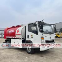 China New HOWO 4X2 Diesel Bowser Mobile Refueling Truck for sale