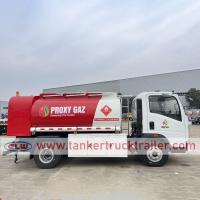 China New HOWO 4X2 Diesel Bowser Mobile Refueling Truck for sale