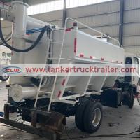 China Small Sinotruk HOWO 4x2 2 tons 4CBM Bulk Tanker Feed Truck for Feed Mill for sale