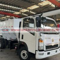 China Small Sinotruk HOWO 4x2 2 tons 4CBM Bulk Tanker Feed Truck for Feed Mill for sale
