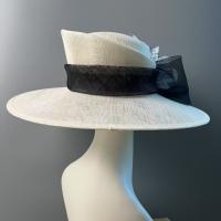 China Millinery Supplies Party Decoration Sinamay Base Hat With Feather for sale