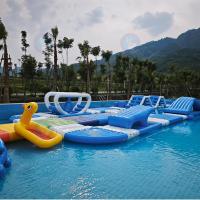 China Custom Inflatable Pool Obstacle Course with Floating Platforms and Climbing Areas for Water Events for sale