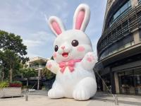 China Custom Giant Inflatable Cartoon Rabbit Model 3m Height for Event Decoration and Commercial Display for sale