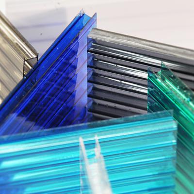 China 50 Micor UV Coating 5mm Twinwall Hollow Polycarbonate Sheet for Greenhouse and Carport for sale