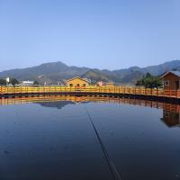China Anti Slip HDPE Floating Activity Platform 80m-300m Circumference Customizable for Water Entertainment for sale