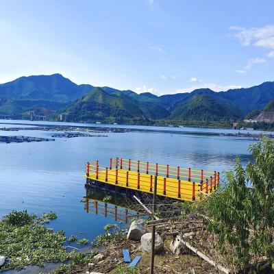 China HDPE Wave Resistant Floating Water Platform 80m-300m Circumference for Resort & Water Villa for sale