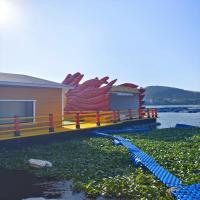 China HDPE Wave Resistant Floating Water Platform 80m-300m Circumference for Resort & Water Villa for sale