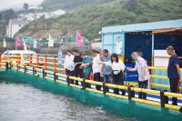 China Tame the waves and secure your stock with our storm-resistant HDPE Fish Cage for sale