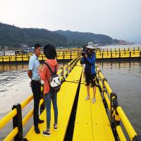 China Square HDPE Recreational Fish Cage With Walking Platform, Floating Cage For Lake & Reservoir Freshwater Farming for sale