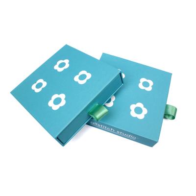 China Custom Cosmetics Empty Boxes Gifts Souvenirs Packing Small Carton for sale