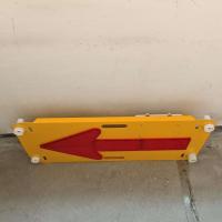 China High Brightness Red LED Arrow Board Wall Mounted for Easy Mounting Solution for sale