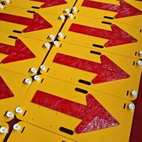 China High Brightness Red LED Arrow Board Wall Mounted for Easy Mounting Solution for sale