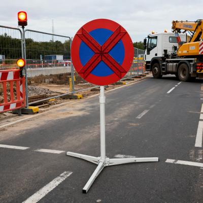 China Photoelectric Remote LED Arrow Board with 3 Power Options and Triangular Base for Road Construction Safety for sale
