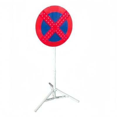 China Solar Power Triangle Bracket LED Arrow Board 500mm Diameter for sale