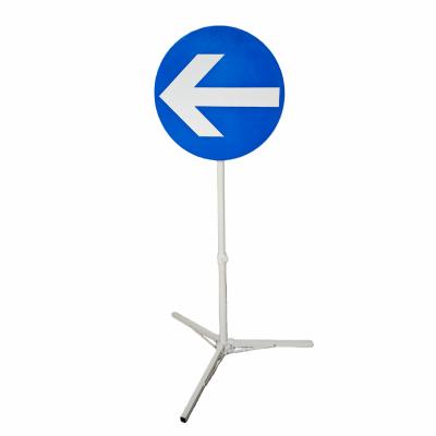 China 3M 3kg 400mm Reflective Traffic Sign with Rotatable Arrow and Adjustable 1.5m-2.5m Height Options for sale