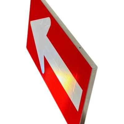 China L400×W280×H2.0mm 3M Reflective Film Arrow Board Signs - Aluminum Traffic Safety Markers with 3-4 Year Outdoor Durability for sale