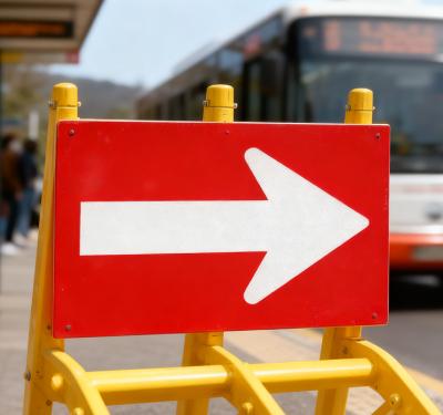 China Foldable Aluminum 3M Reflective Traffic Signs with 3-4 Year Outdoor Lifespan and Rust-Resistant Coating for sale