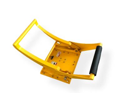 China Yellow Aluminum Rubber Sheet Portable Vehicle Barricade with Foldable Design and Electrostatic Spraying for Low Speed Roads for sale