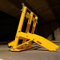 China 25KG Lightweight Mobile Vehicle Barrier with Foldable Design and High-Visibility Orange for Road Safety for sale