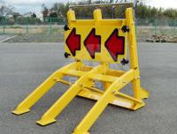 China 20kg Deployable Mobile Vehicle Barrier with Foldable Aluminum Construction and Spring Damping System for sale