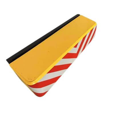 China 3M Reflective Film Highway Crash Attenuator Cushion Guard Type with Aluminum Alloy Construction and Patented Honeycomb Impact Absorption for sale
